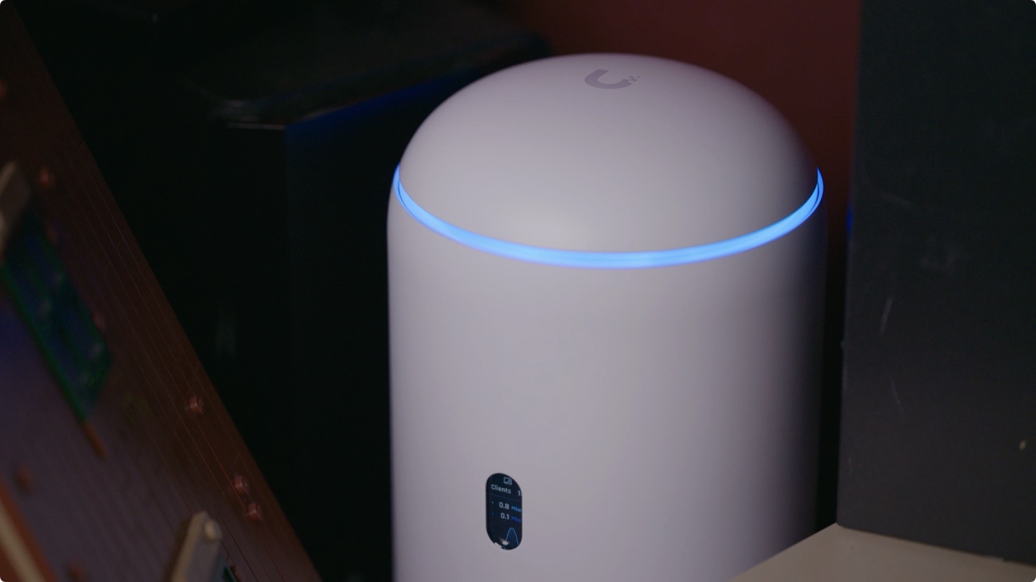 UniFi Dream Router 7 台灣首開箱，終於看到了 iPhone 的 Wi-Fi 極速！ | Anson Chen 安森